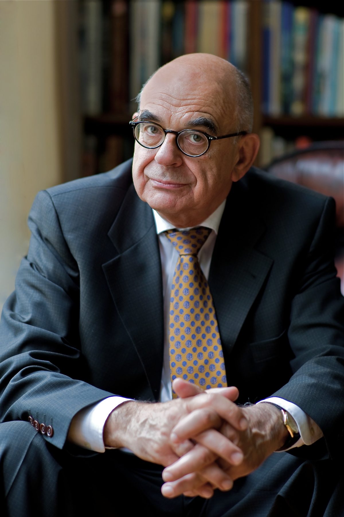 Interview met oud-minister Jan Pronk over geschiedenis van Suriname ...